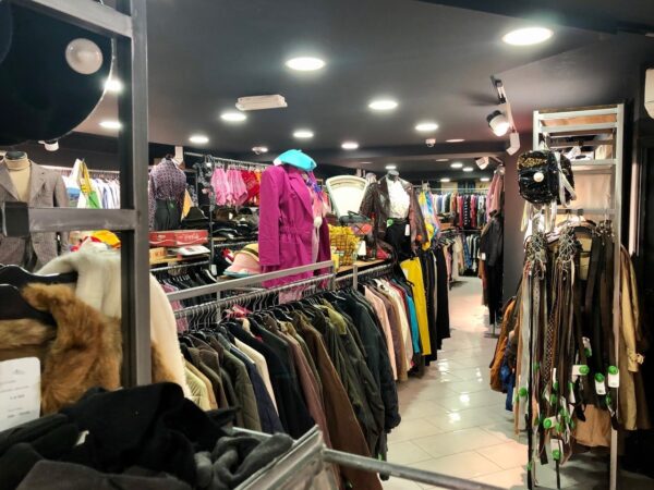 KiloShop - Vintage Thrift Store: Choose, Weigh, Take Away