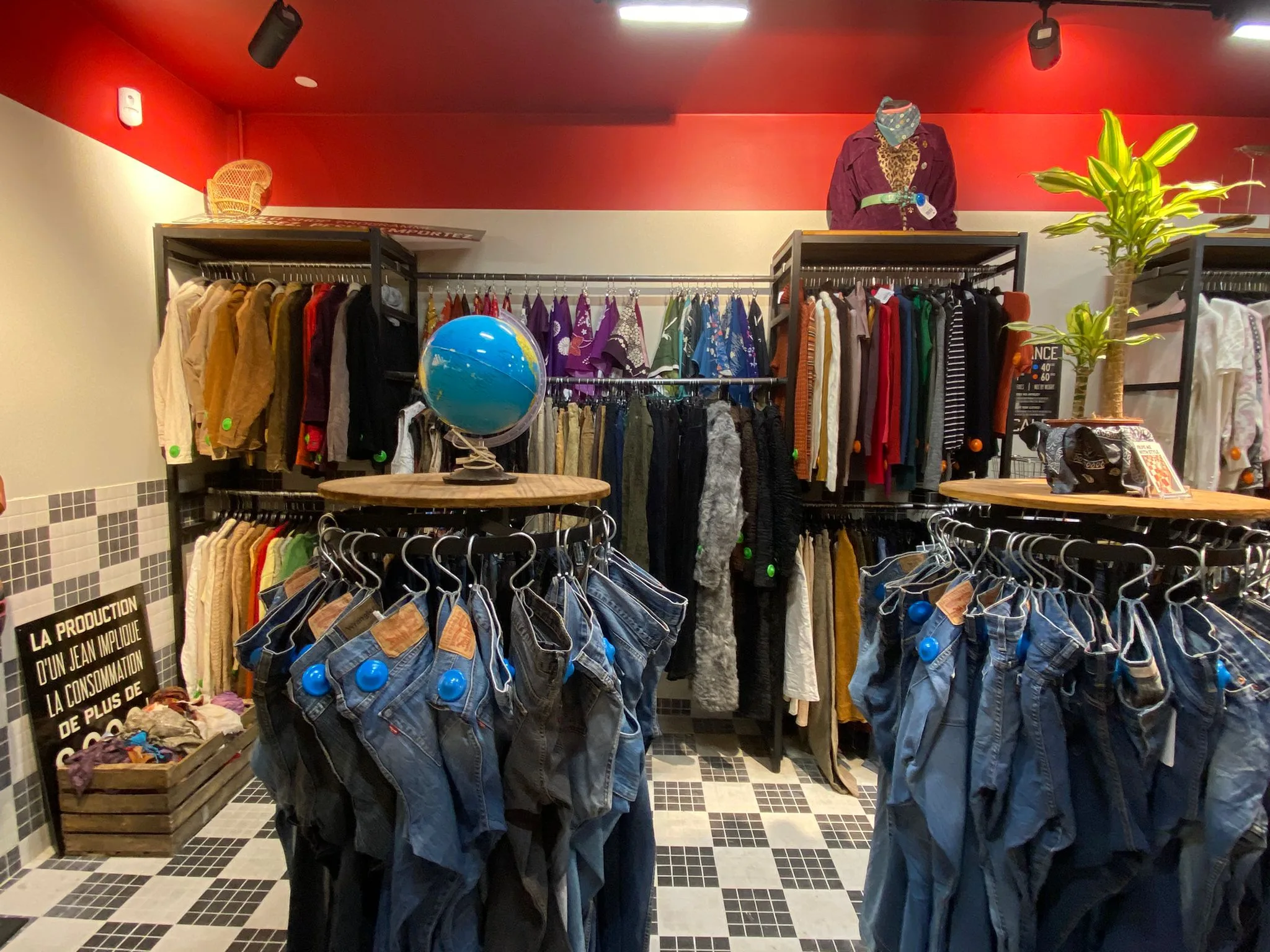 KiloShop - Vintage Thrift Store: Choose, Weigh, Take Away